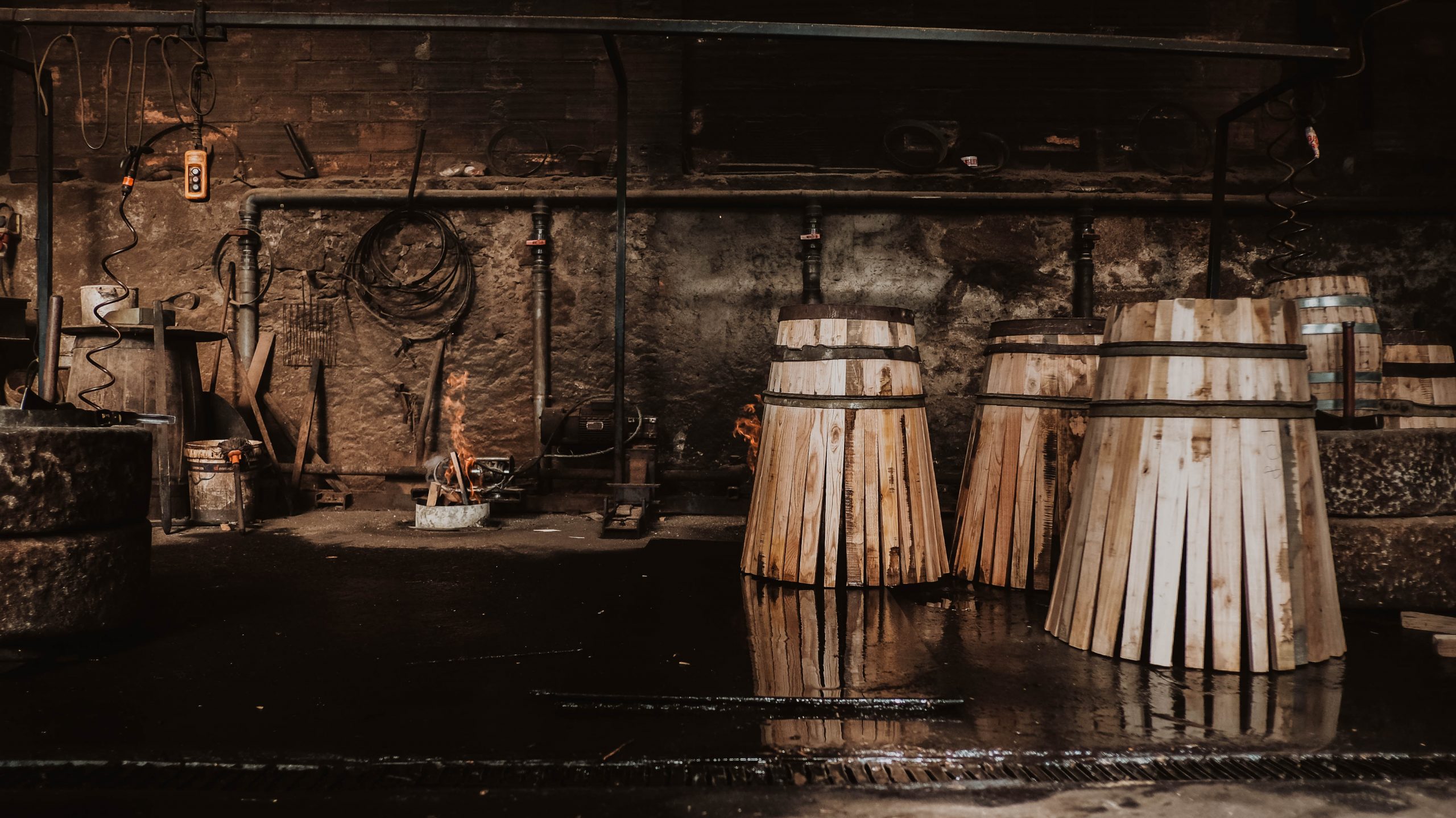 Toasting and assembling barrels - Luso Barrel - used port wine barrel ...